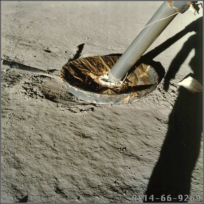 MOON APOLLO 14 -- NO DUST ON THE LANDING PADS--NO MOON LANDING--AS14-66 ...